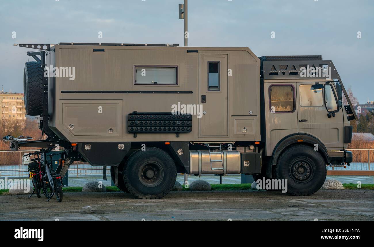 Mercedes-Benz 4x4 Expedition / Overlander Motorhome Stock Photo - Alamy