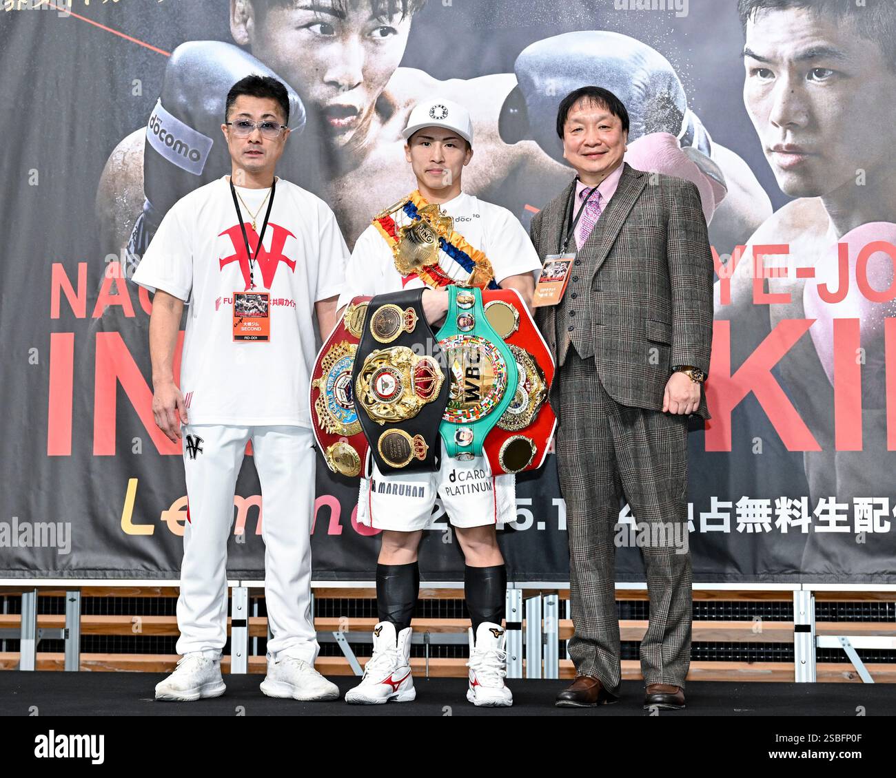 Champion Naoya Inoue (center) of Japan poses for a photo session with ...