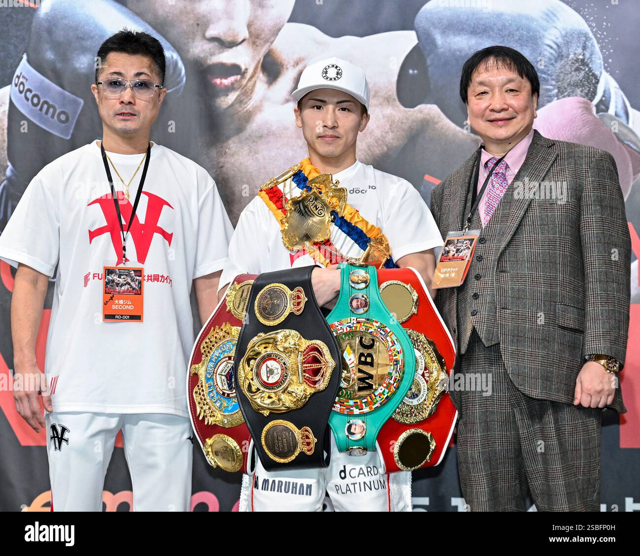 Champion Naoya Inoue (center) of Japan poses for a photo session with ...