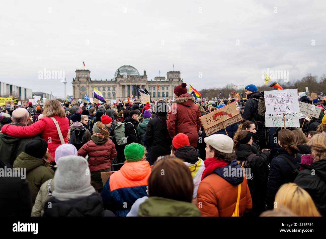Demonstration fuer die Brandmauer, Aufstand der Anstaendigen, in Berlin ...