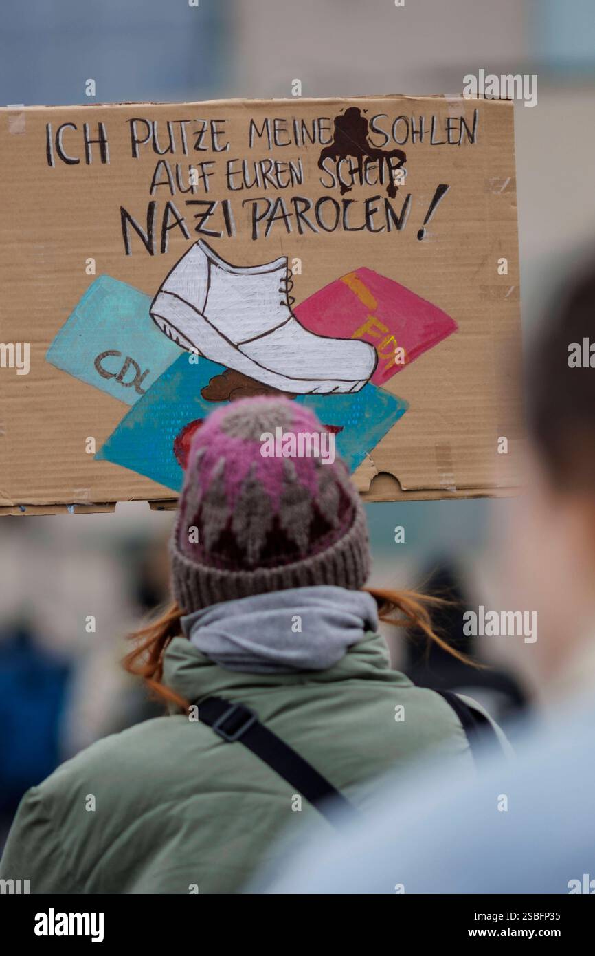 Demonstration fuer die Brandmauer, Aufstand der Anstaendigen, in Berlin ...