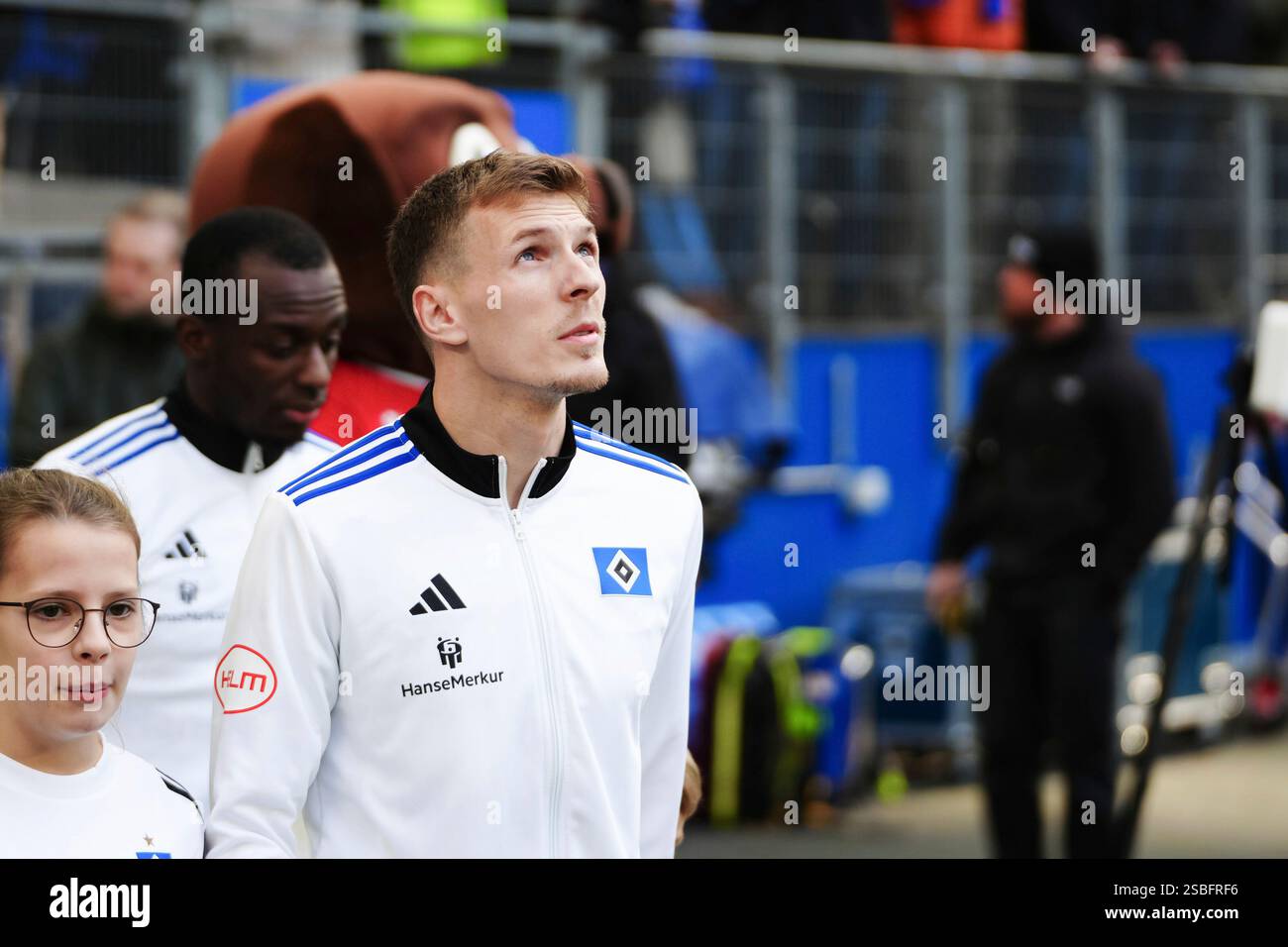 Hamburg, Deutschland. 02nd Feb, 2025. Emir Sahiti (Hamburger SV, #29 ...