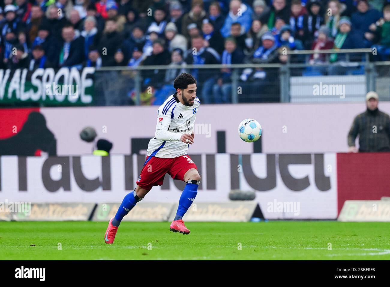 Hamburg, Deutschland. 02nd Feb, 2025. Ludovit Reis (Hamburger SV, #14) GER, Hamburger SV vs ...