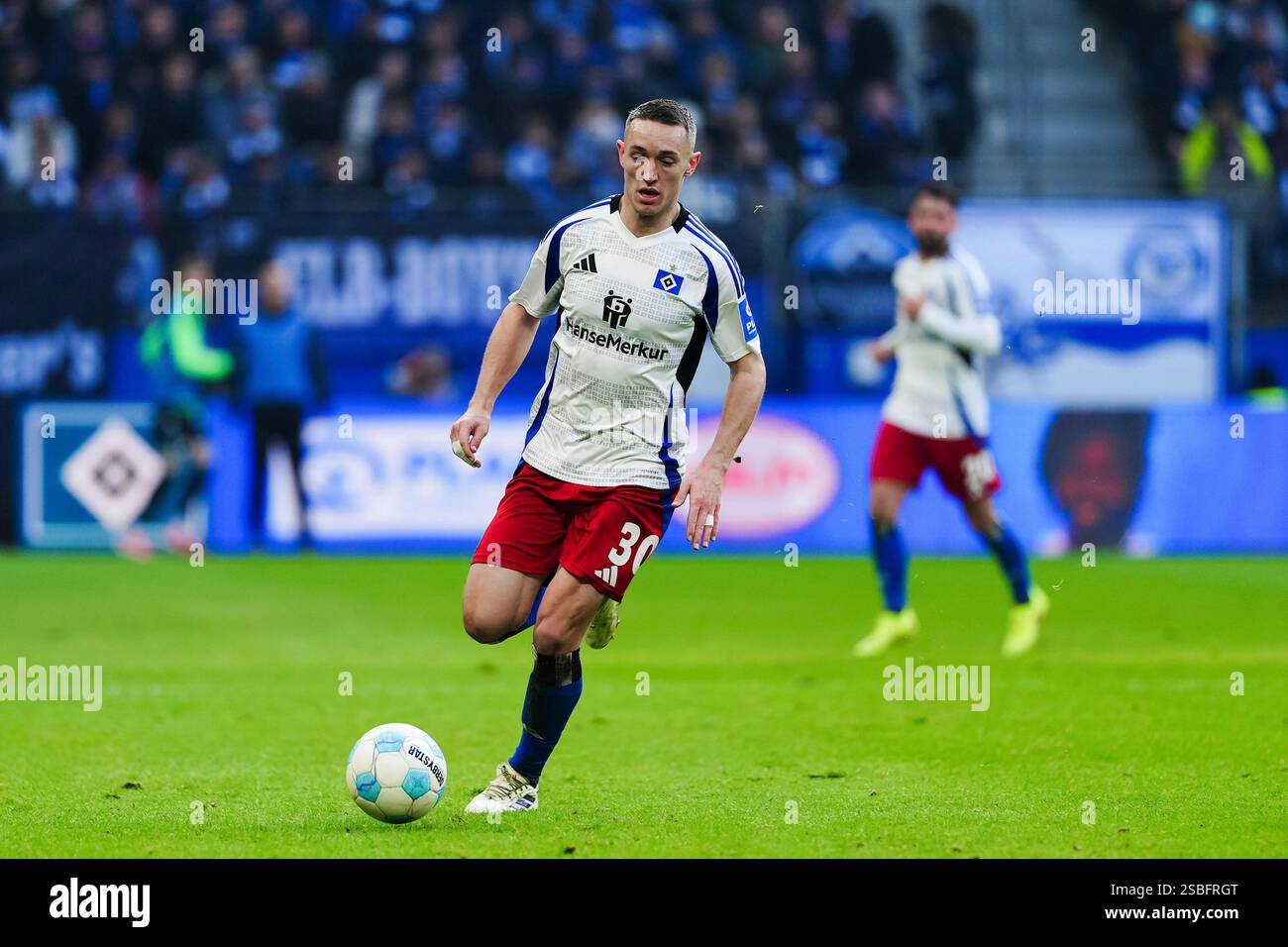 Hamburg, Deutschland. 02nd Feb, 2025. Silvan Hefti (Hamburger SV, #30 ...