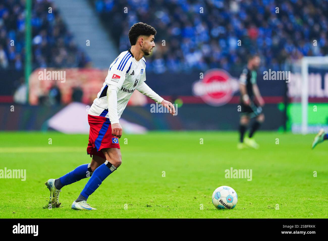 Hamburg, Deutschland. 02nd Feb, 2025. Daniel Elfadli (Hamburger SV, #08 ...