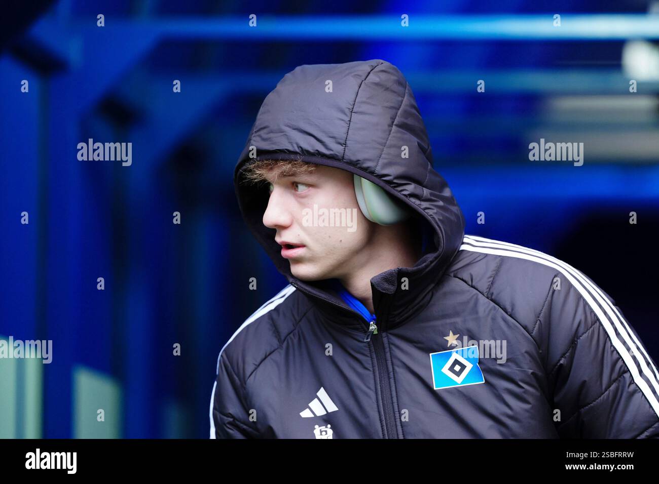 Hamburg, Deutschland. 02nd Feb, 2025. Adam Karabec (Hamburger SV, #17 ...