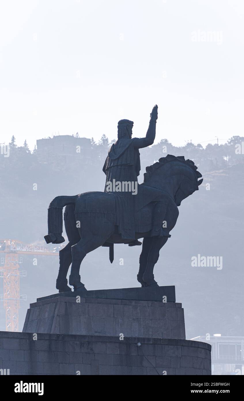 King Vakhtang statue the founder of Tbilisi Stock Photo - Alamy
