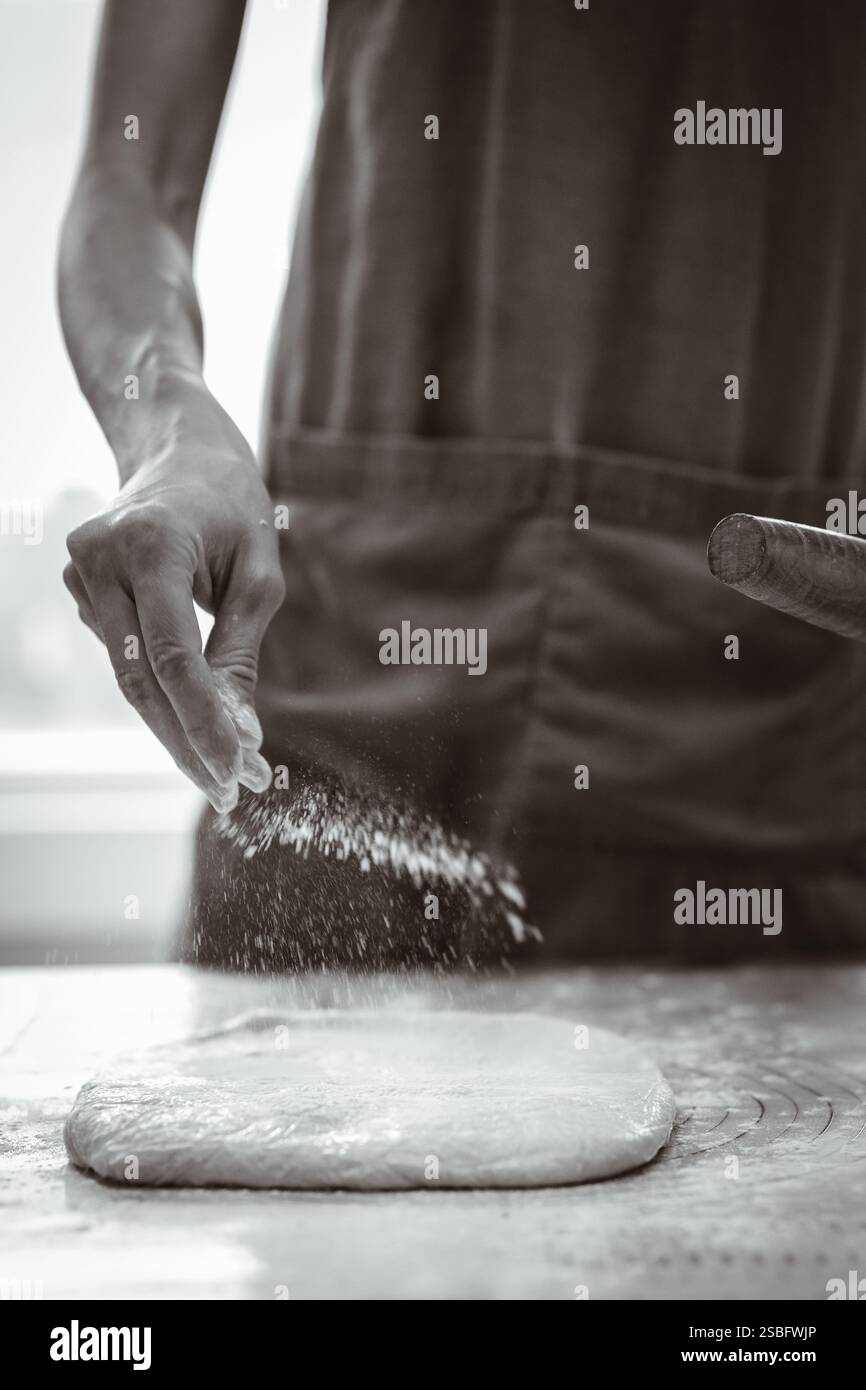 Sprinkle a flour hi-res stock photography and images - Alamy