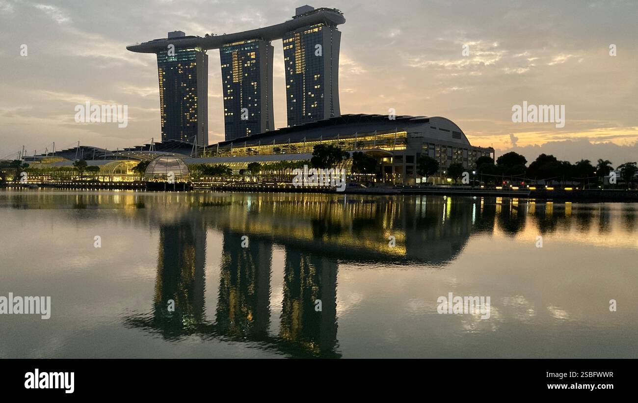 Iconic Marina Bay Sands building in Singapore at dawn Stock Photo - Alamy