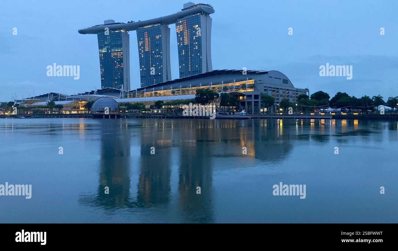 Iconic Marina Bay Sands building in Singapore at dawn Stock Photo - Alamy