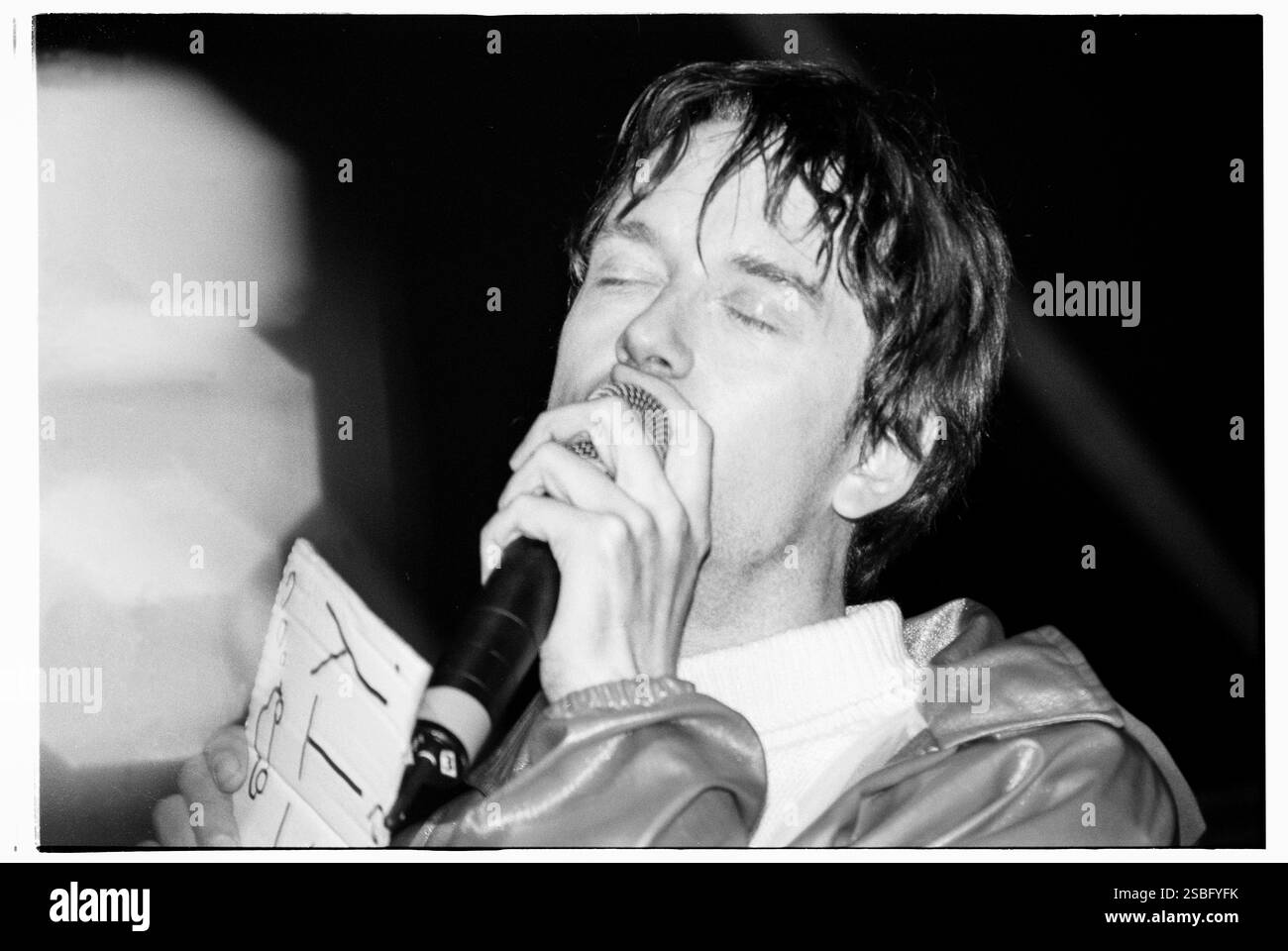 Jarvis cocker onstage Black and White Stock Photos & Images - Alamy