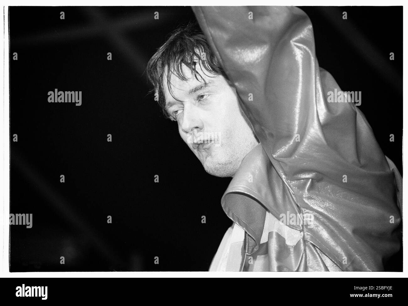 JARVIS COCKER, READING FESTIVAL, 1999: Jarvis Cocker of Pulp singing as ...