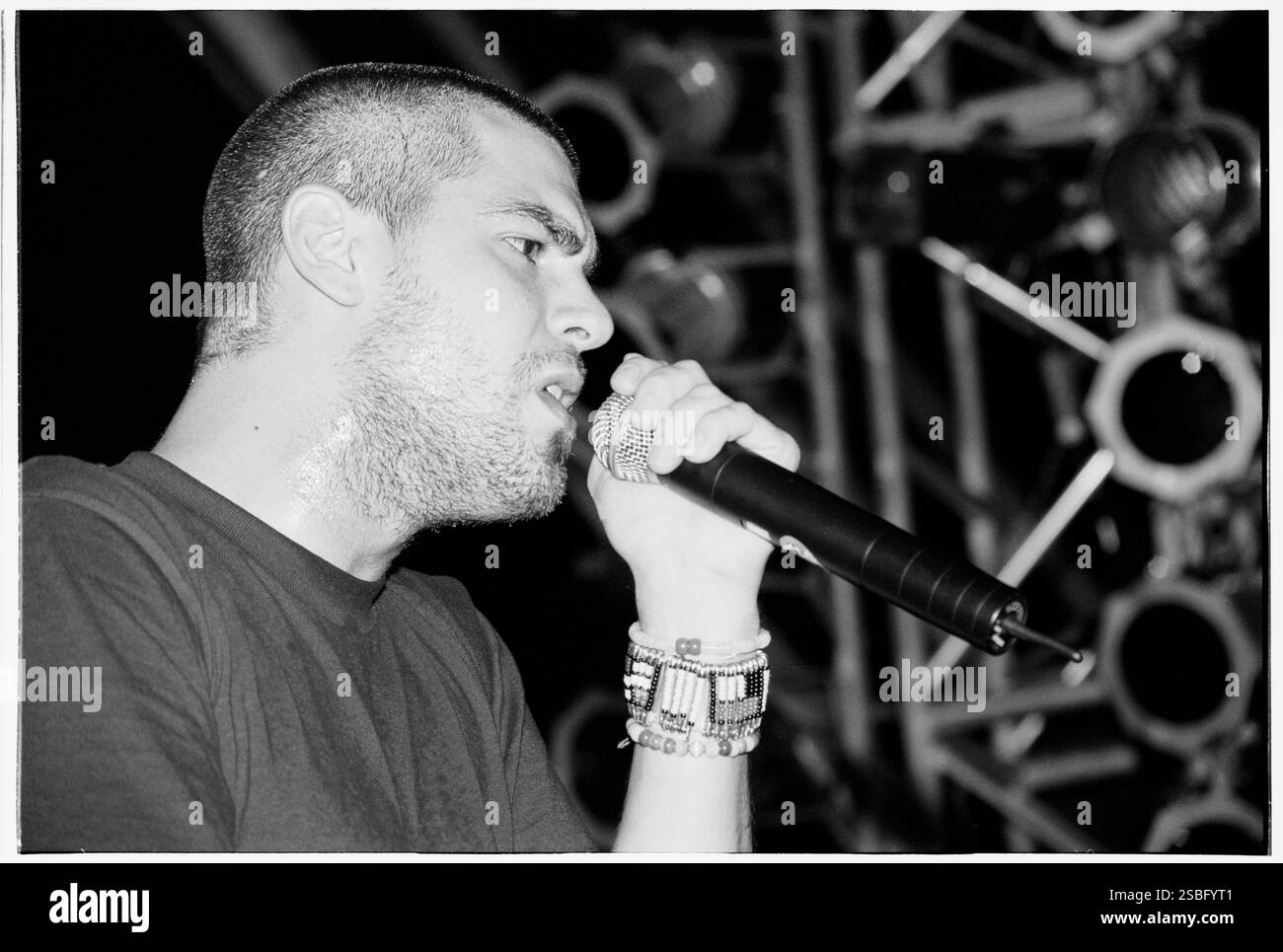 ALIEN ANT FARM, READING FESTIVAL, 2001: Dryden Mitchell of the American ...