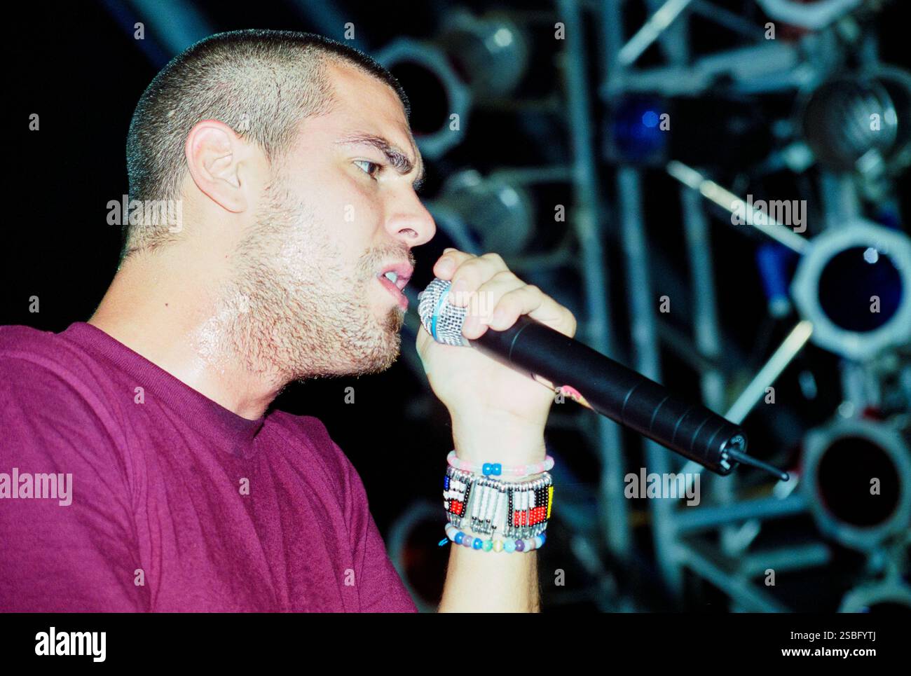 ALIEN ANT FARM, READING FESTIVAL, 2001: Dryden Mitchell of the American ...