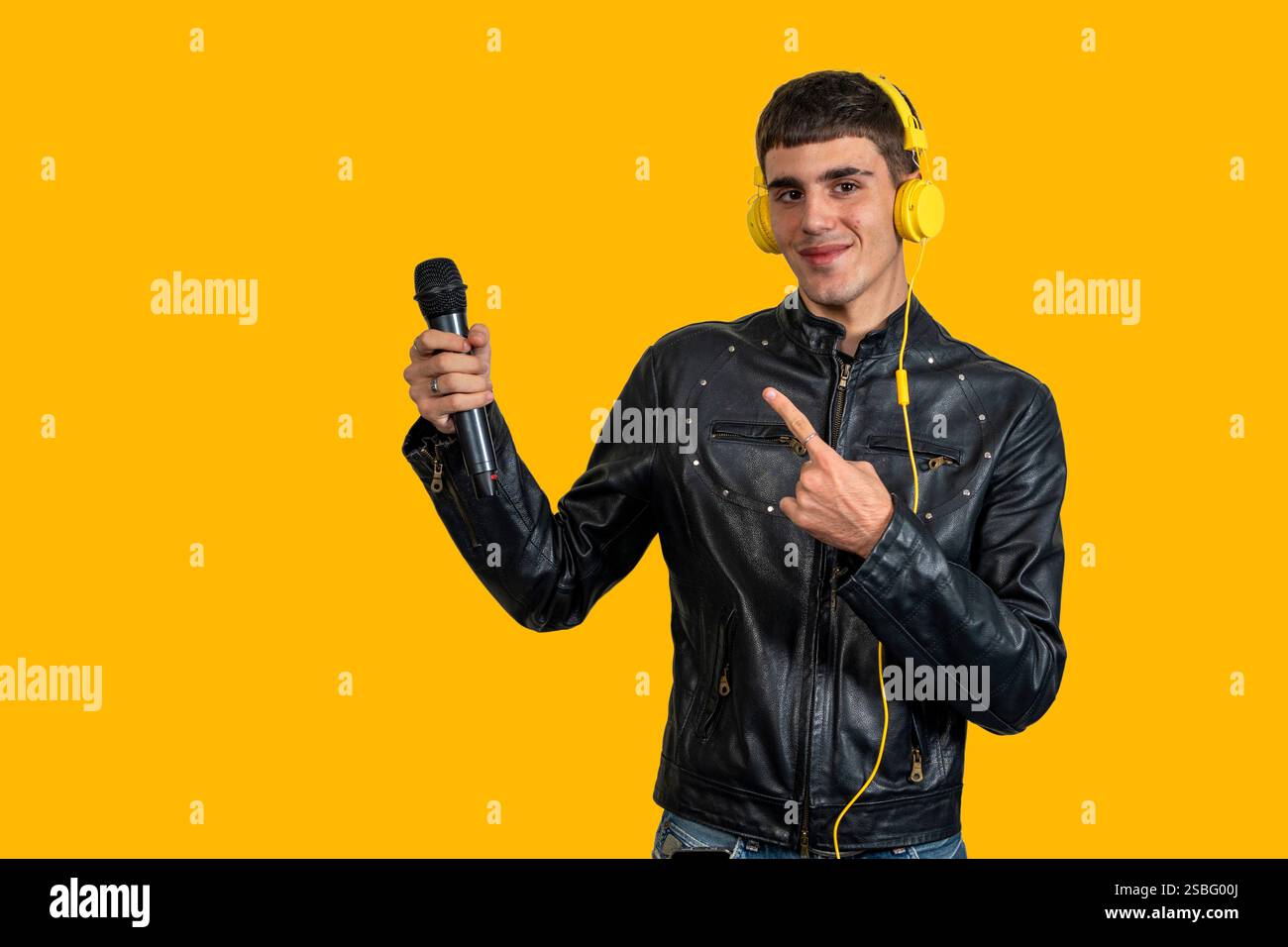 Person with yellow jacket hi-res stock photography and images - Alamy