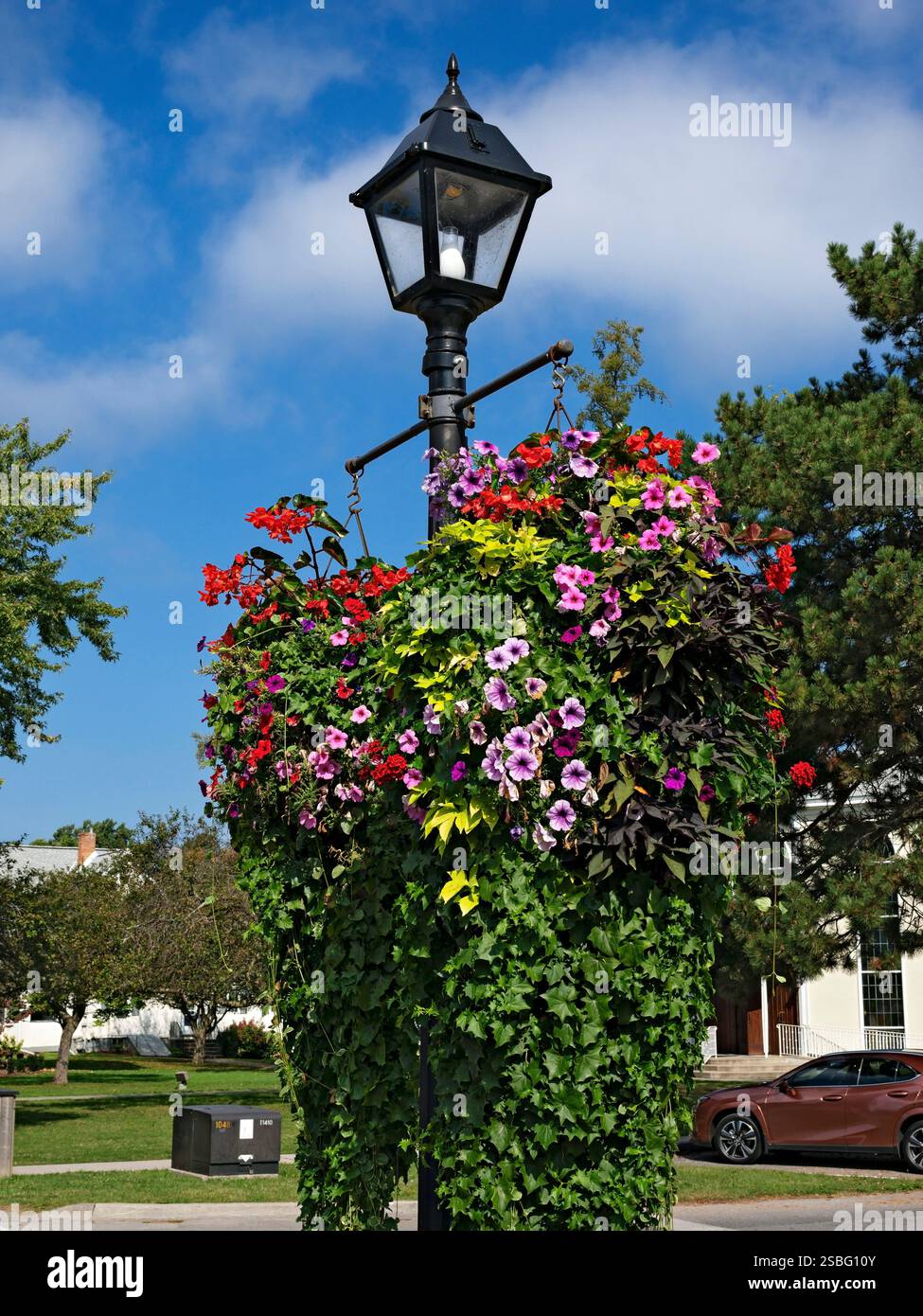 Niagara on the Lake, Canada / Picturesque street scene along Picton ...