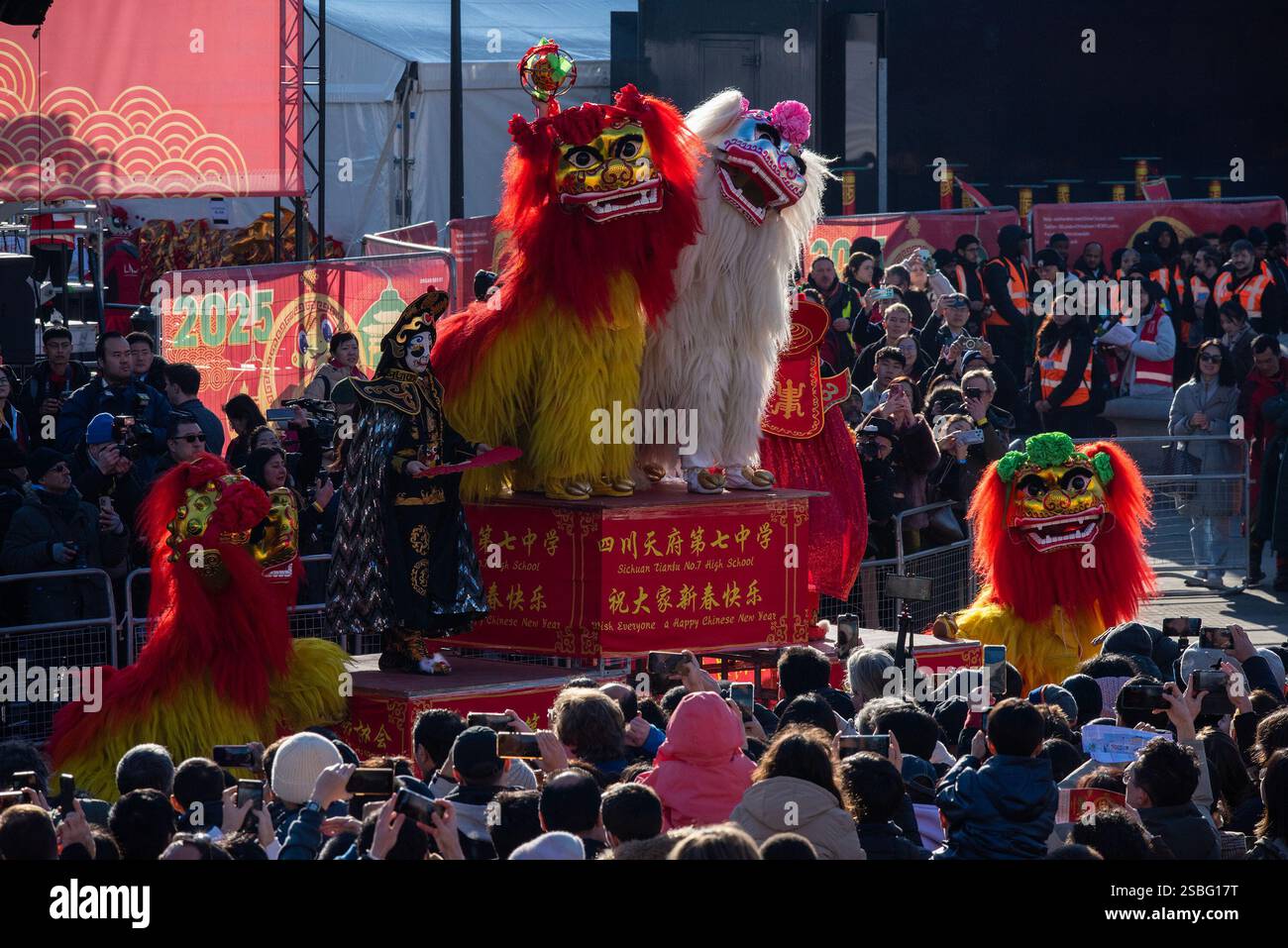 London, UK. 02nd Feb, 2025. The Chinese Northern Lions start their show ...