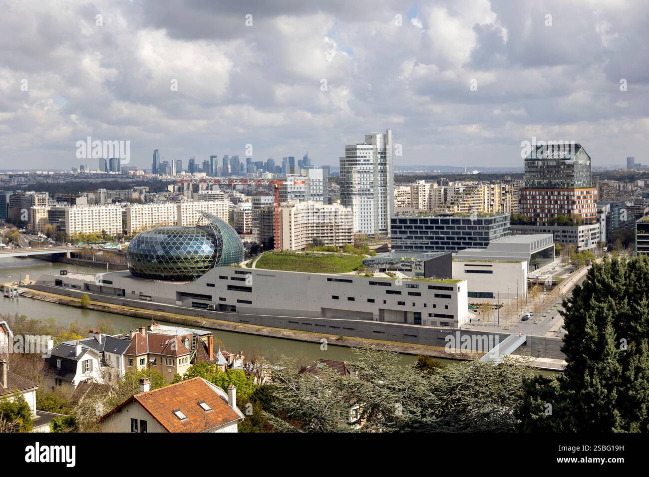 Building complex la seine musicale hi-res stock photography and images ...