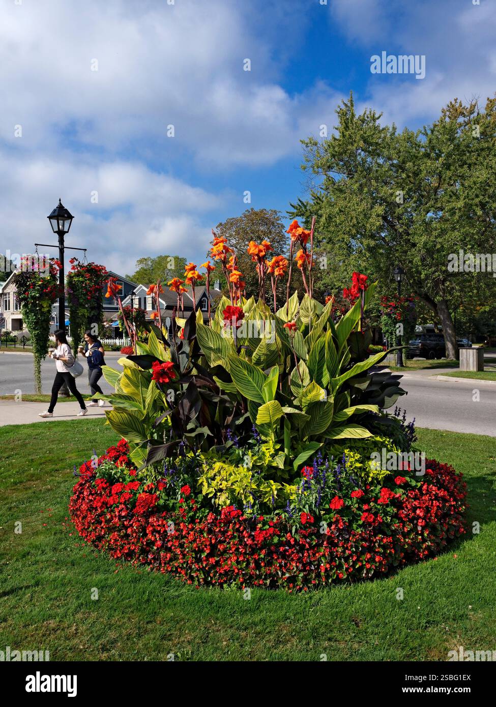 Niagara on the Lake, Canada / Picturesque street scene along Picton ...