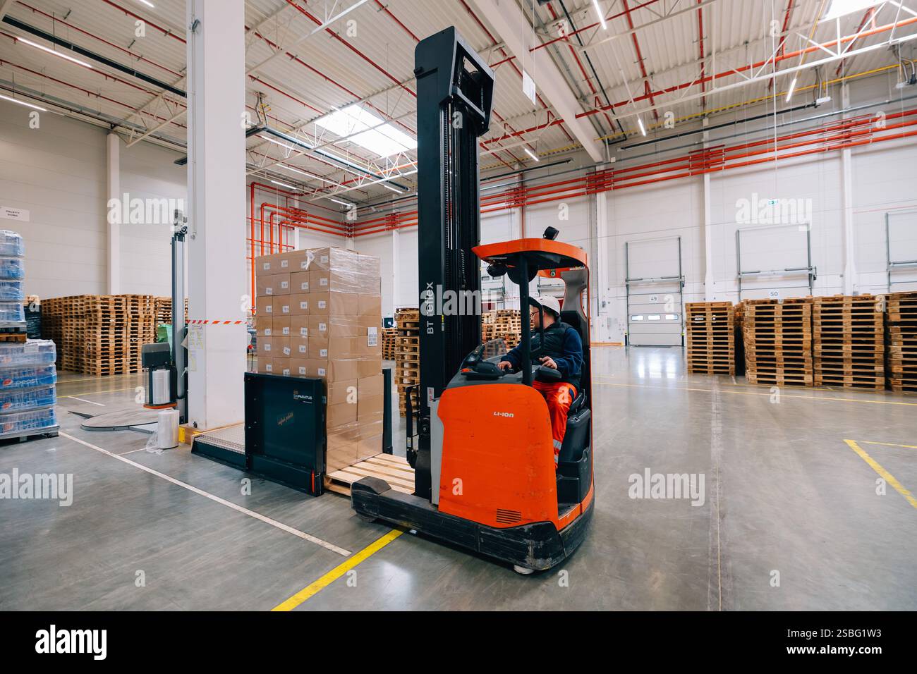 Poland, Mszczonów, the Elite logistic park: ID Logistics central warehouse, tenanted by PepsiCo ...