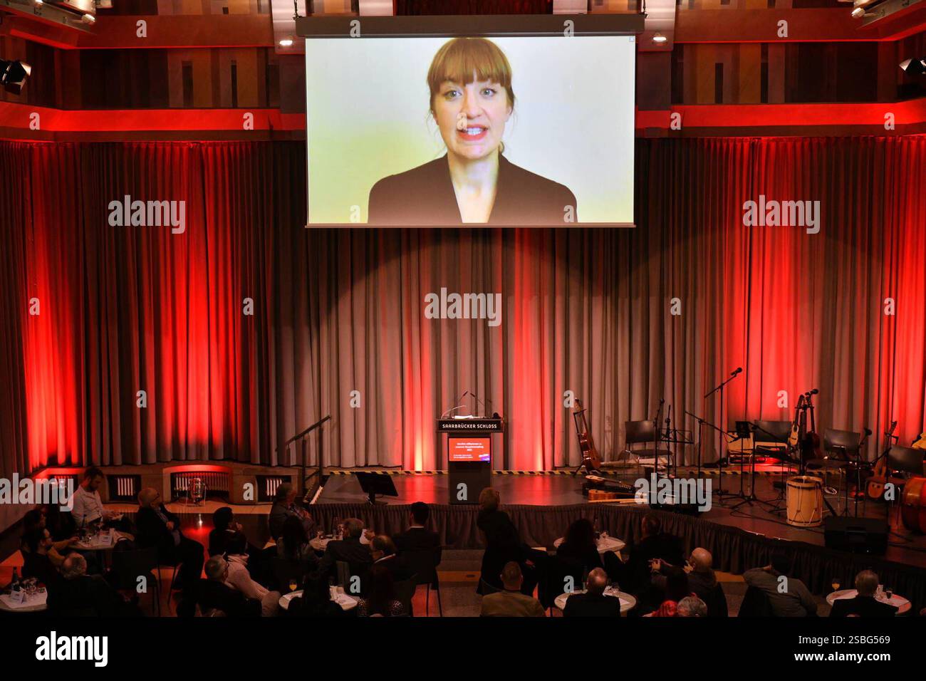 Die Vorsitzende der Gruppe Die Linke im Deutschen Bundestag, Heidi ...