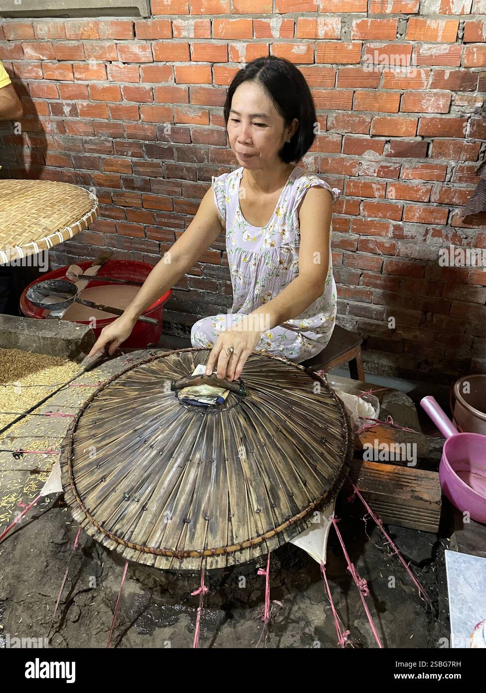 A woman makes rice paper hi-res stock photography and images - Alamy