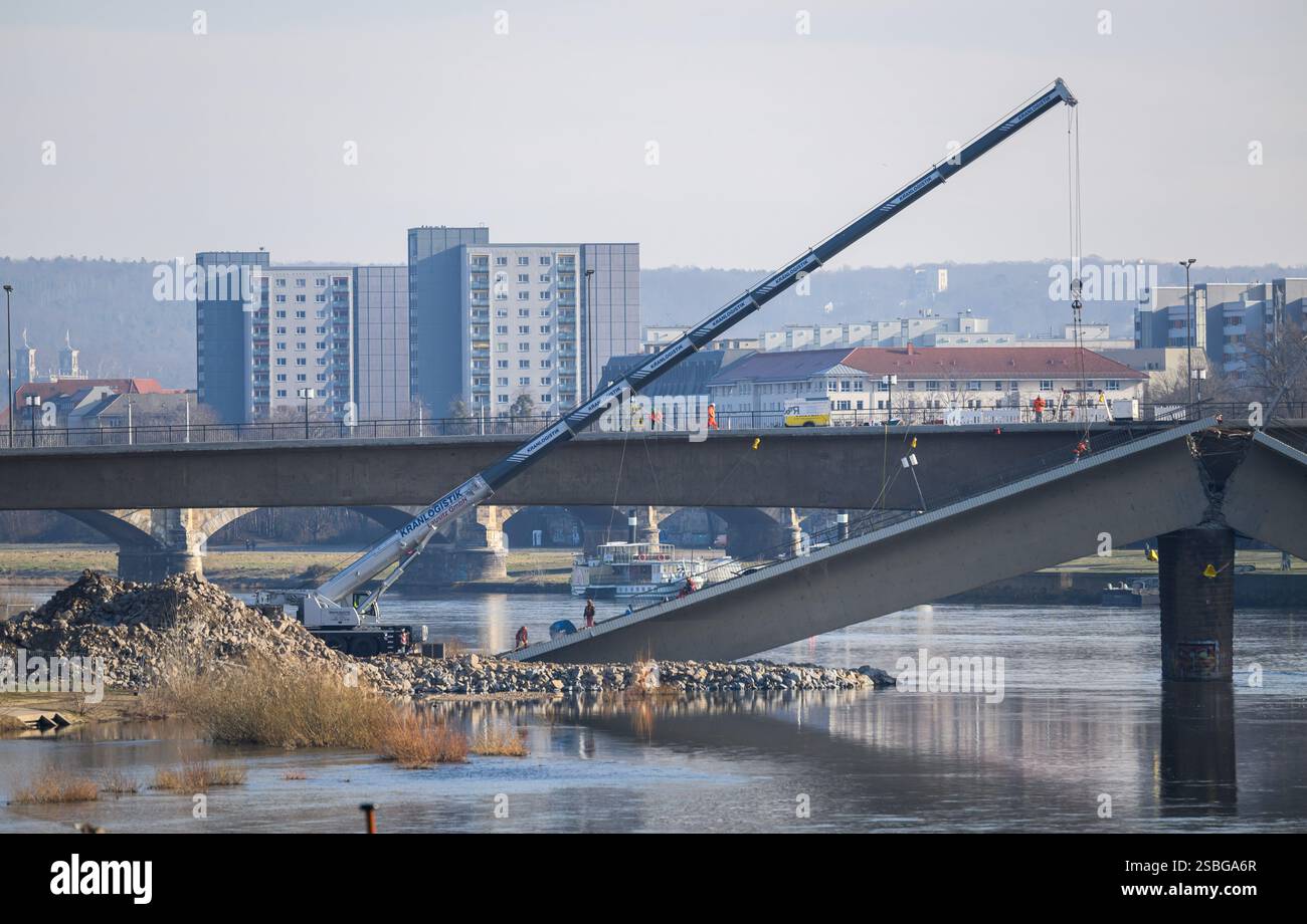 03 February 2025, Saxony, Dresden: Experts work on the partially ...