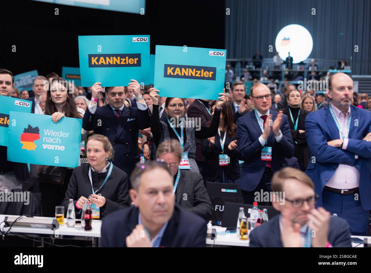 37. Parteitag der CDU Deutschlands Deutschland, CityCube Berlin den 03.02.2025: Parteimitglieder ...