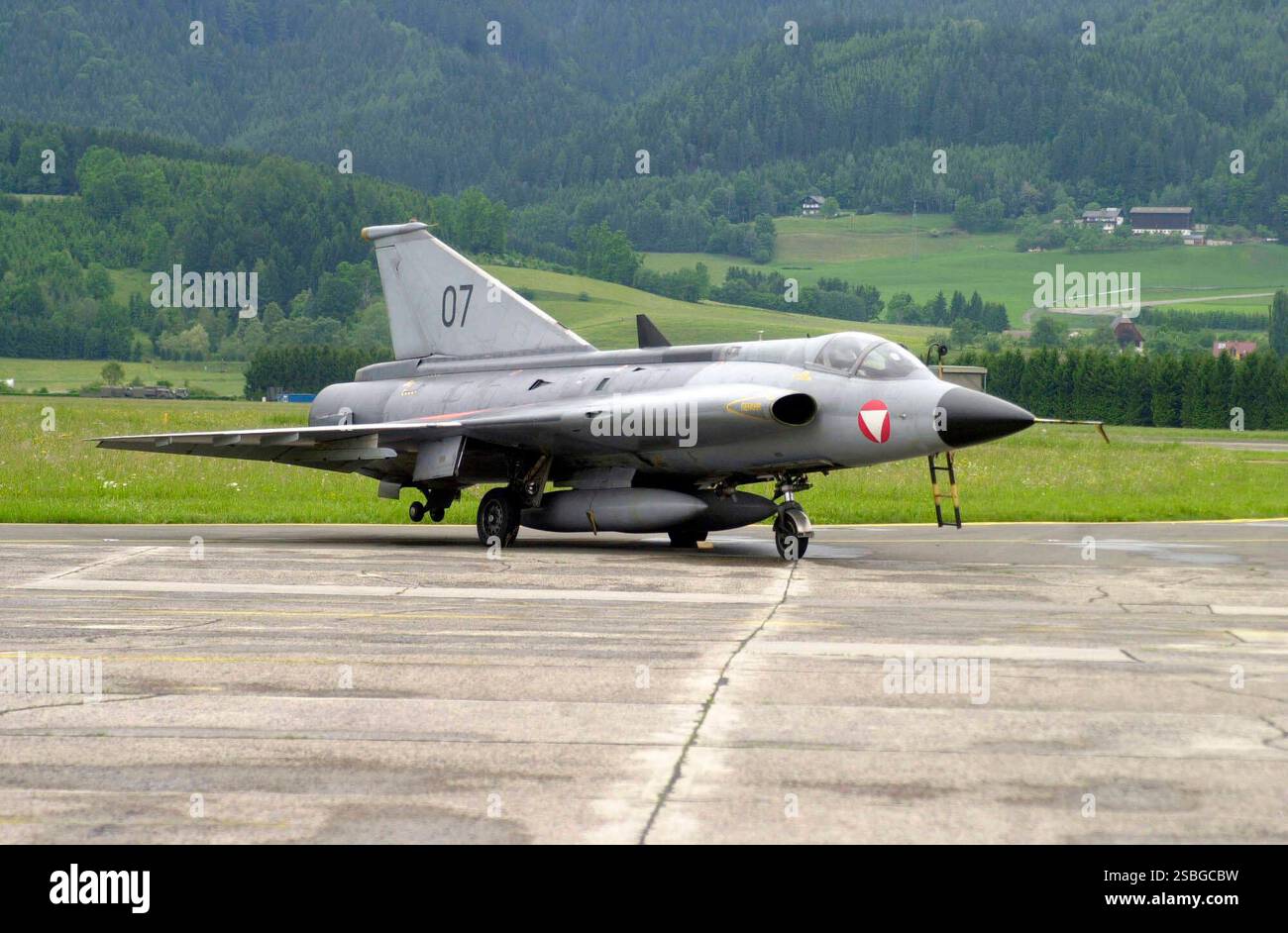 the saab draken is a military fighter jet the saab draken a military ...