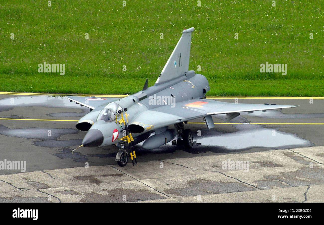 the saab draken is a military fighter jet the saab draken a military ...