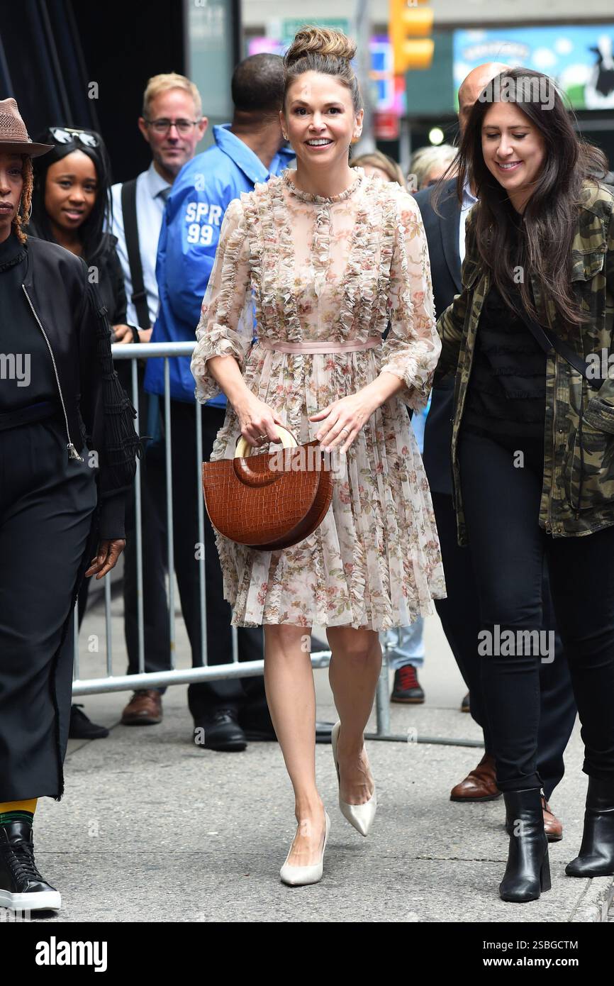 Sutton Foster leaving a taping of Good Morning America in Times Square ...