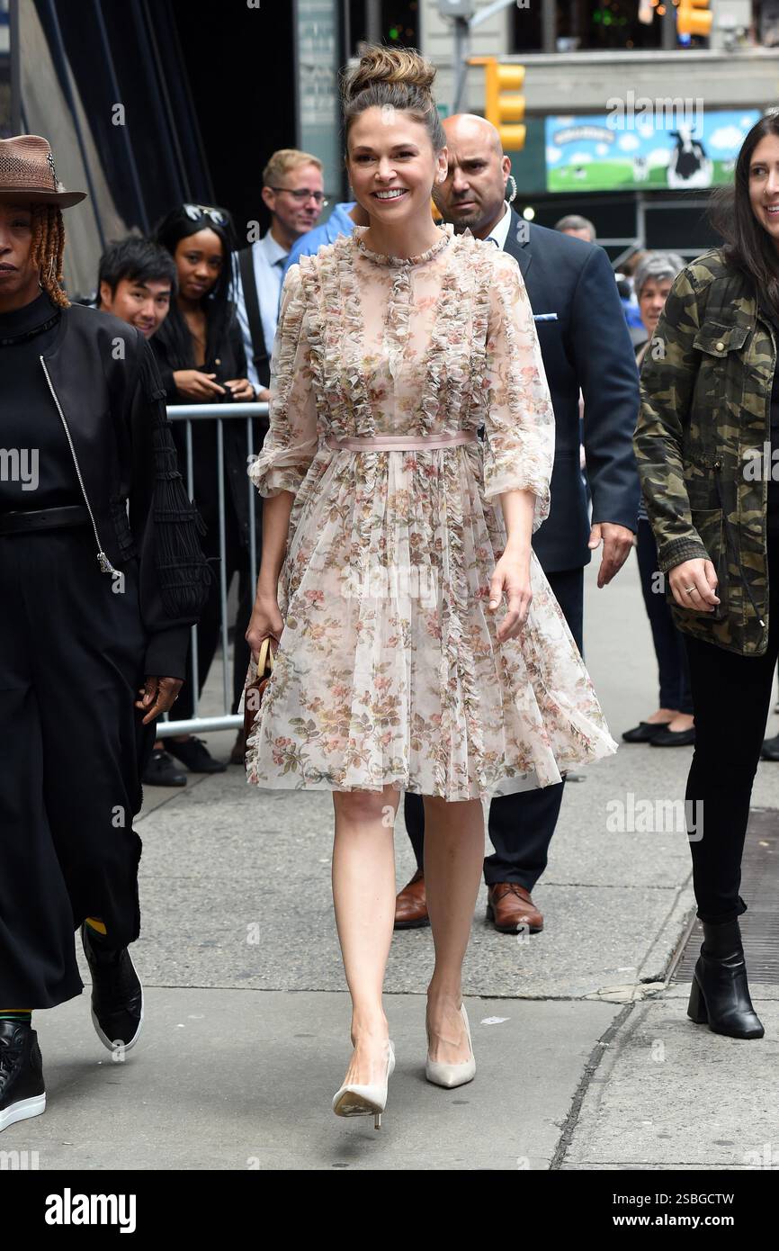 Sutton Foster leaving a taping of Good Morning America in Times Square ...