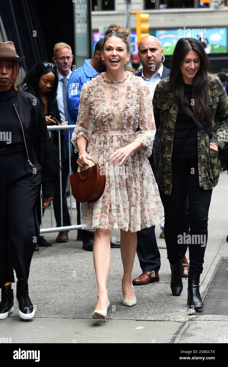 Sutton Foster leaving a taping of Good Morning America in Times Square ...