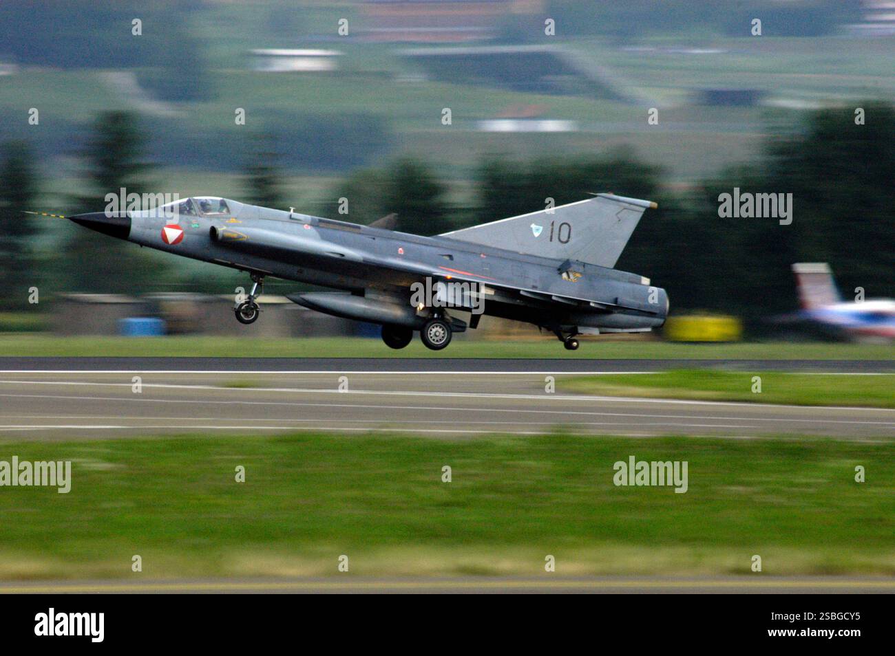 the saab draken is a military fighter jet the saab draken a military ...