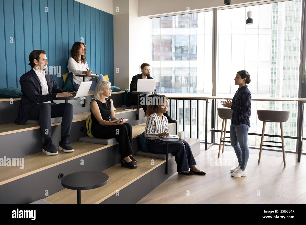 People attending seminar hi-res stock photography and images - Alamy