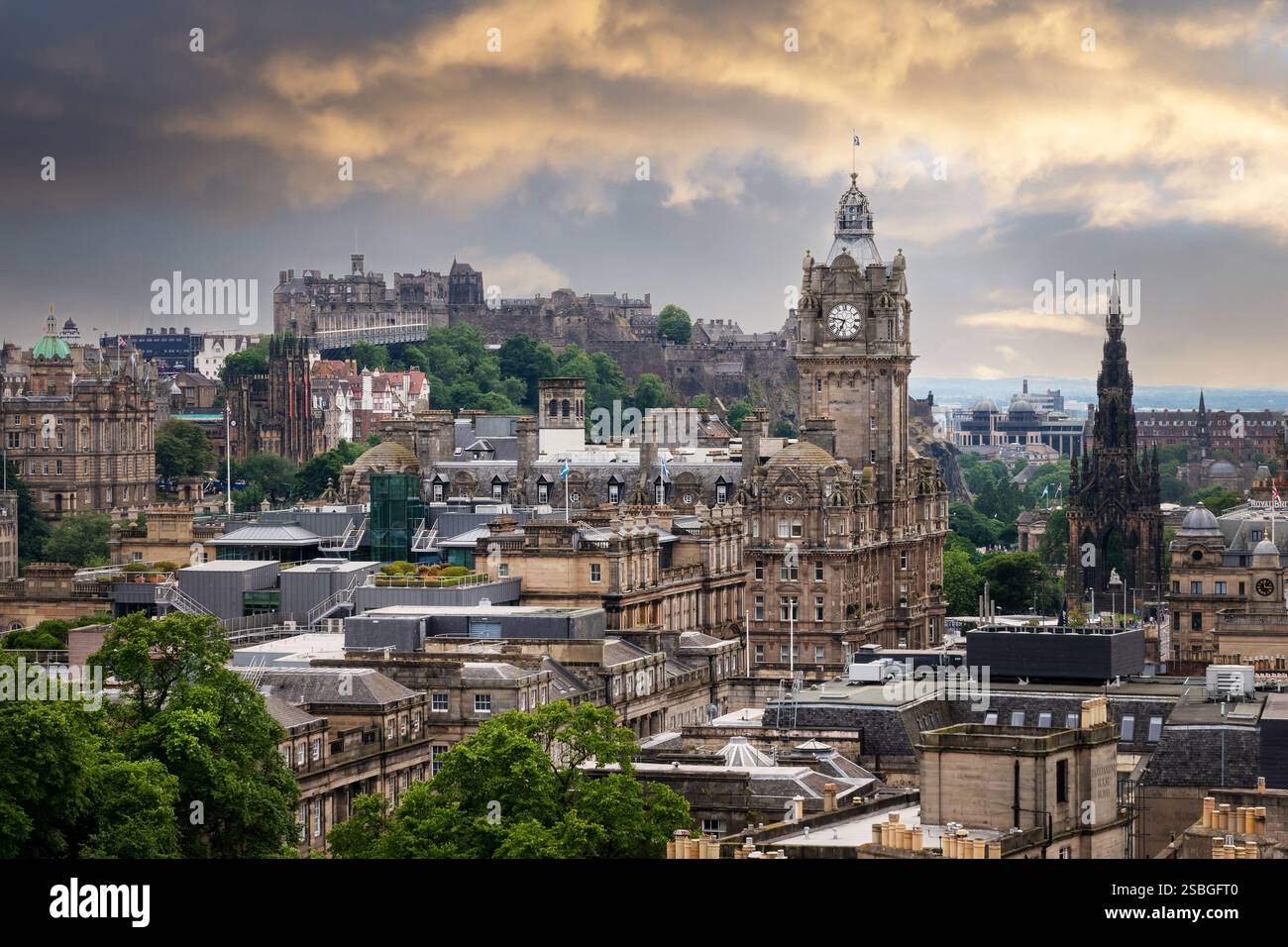 Edinburgh skyline view from calton hi-res stock photography and images ...