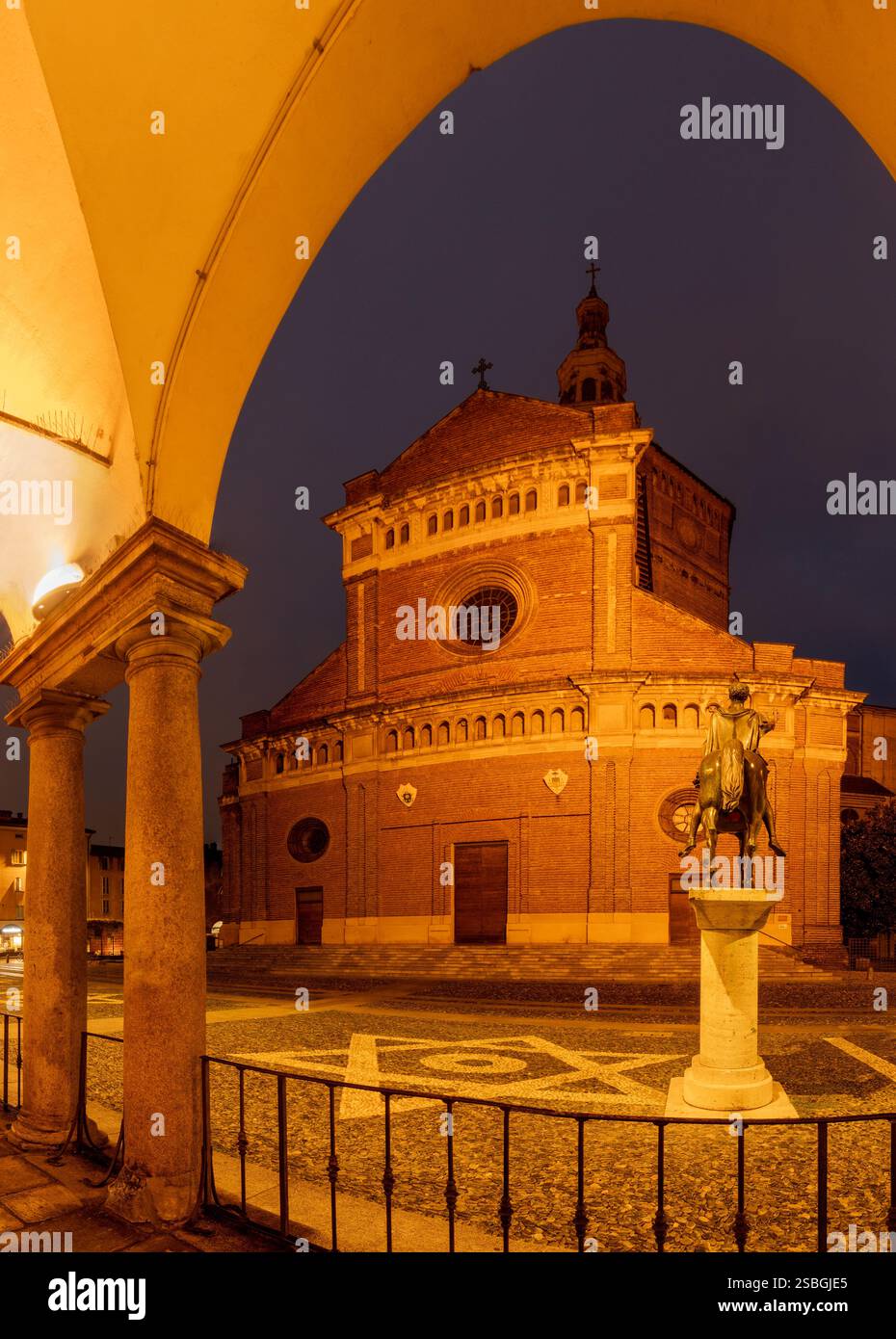 Pavia - The Cathedral - Cattedrale di Santo Stefano e Santa Maria ...