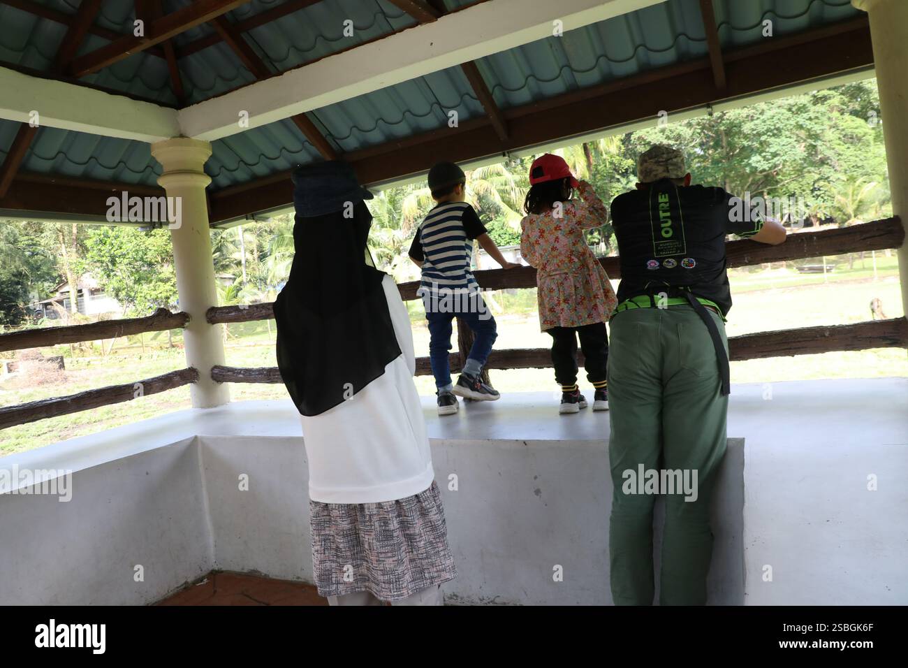 Johor Zoo, Jalan Gertak Merah, Taman Istana, 80000 Johor Bahru ...