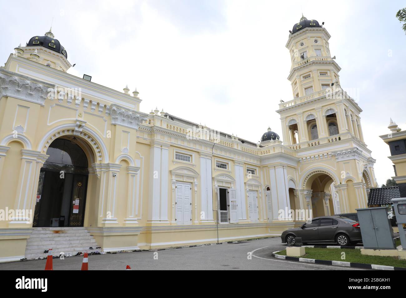 Sultan Abu Bakar Mosque, Johor Bahru, Malaysia. Stately hilltop mosque ...