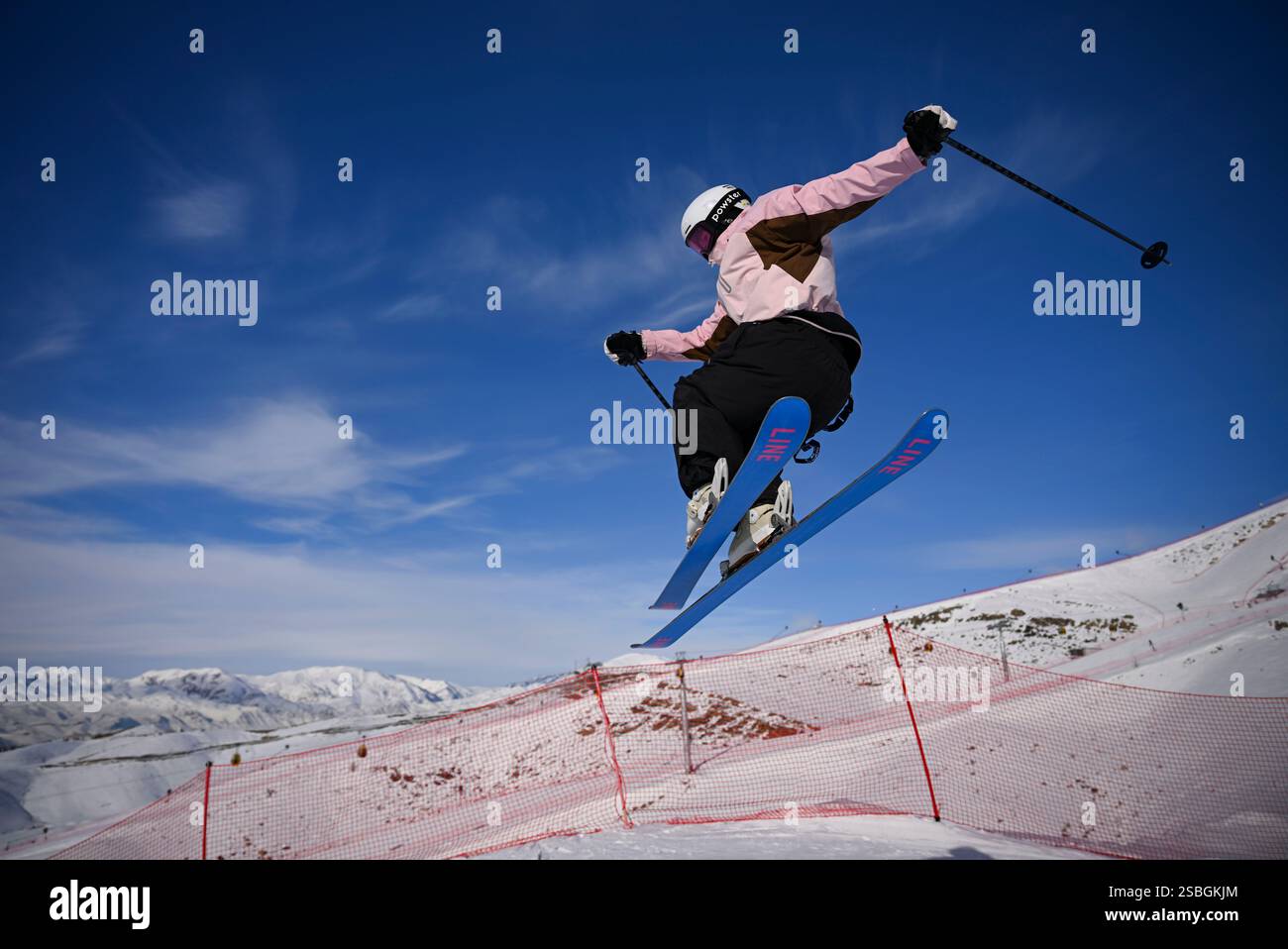 (250203) -- ALTAY, Feb. 3, 2025 (Xinhua) -- Located in the heart of ...