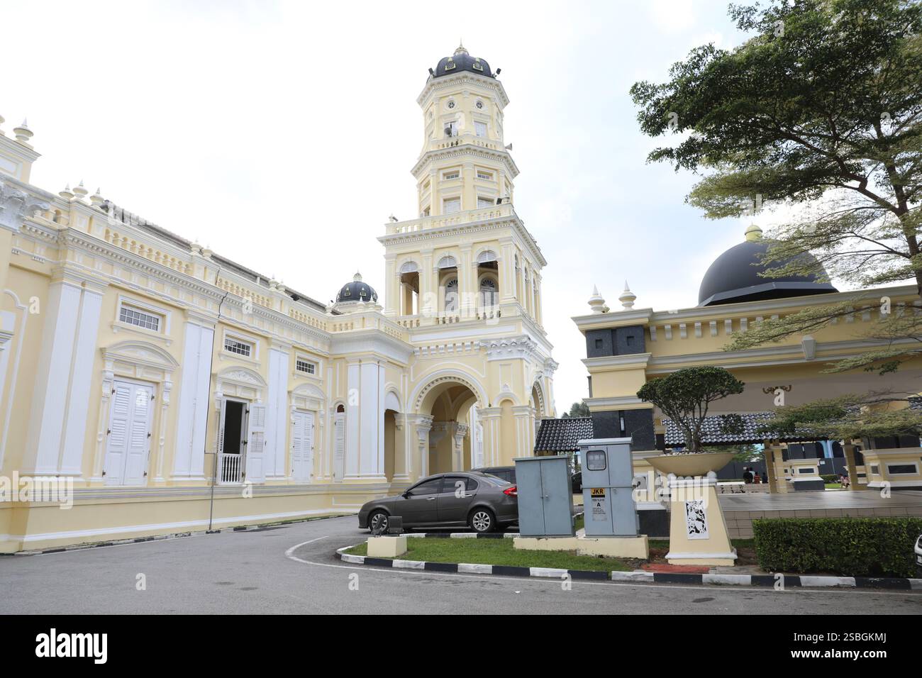 Sultan Abu Bakar Mosque, Johor Bahru, Malaysia. Stately hilltop mosque ...