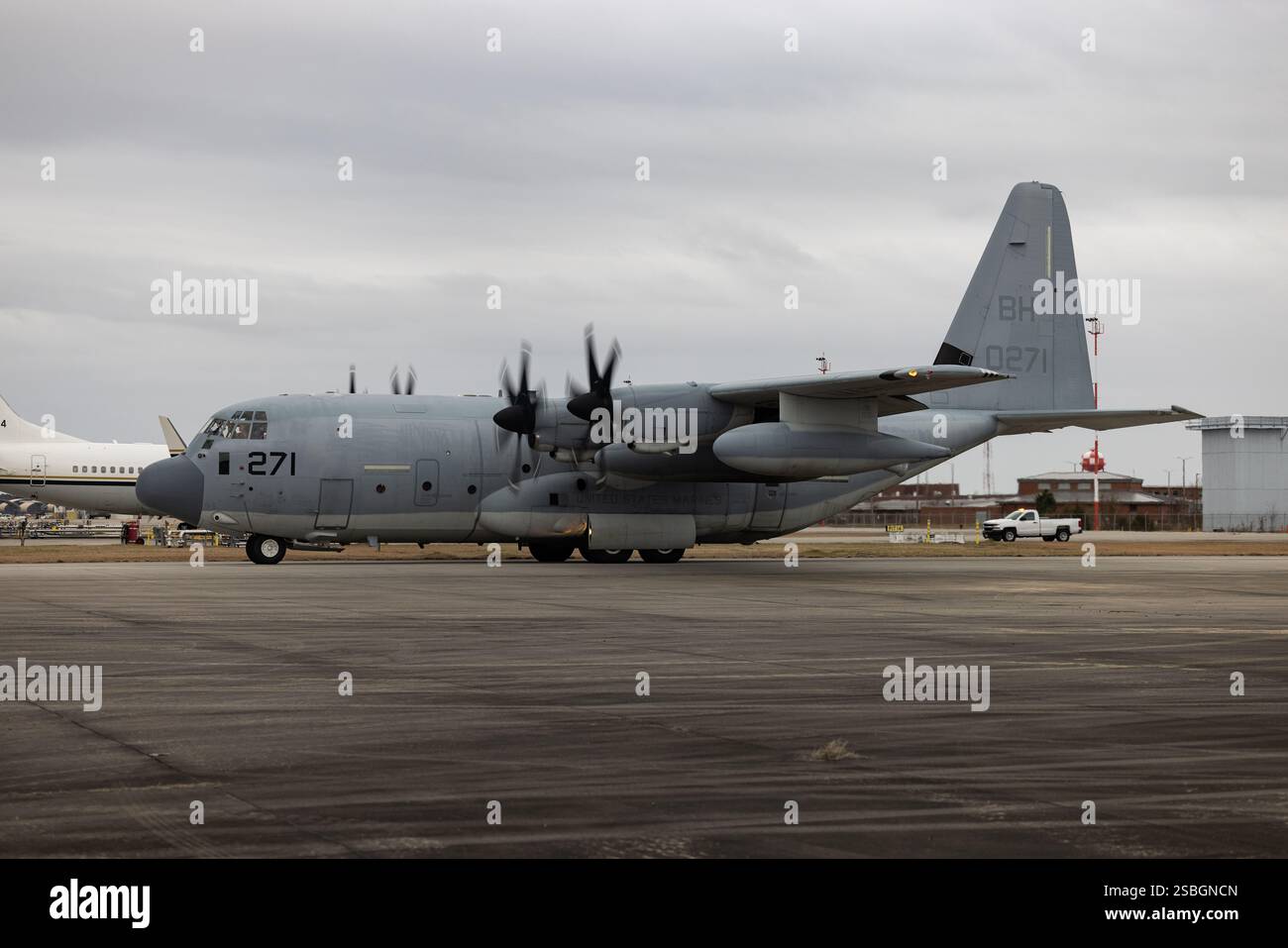 A U.S. Marine Corps KC-130J Super Hercules assigned to Marine Aerial ...