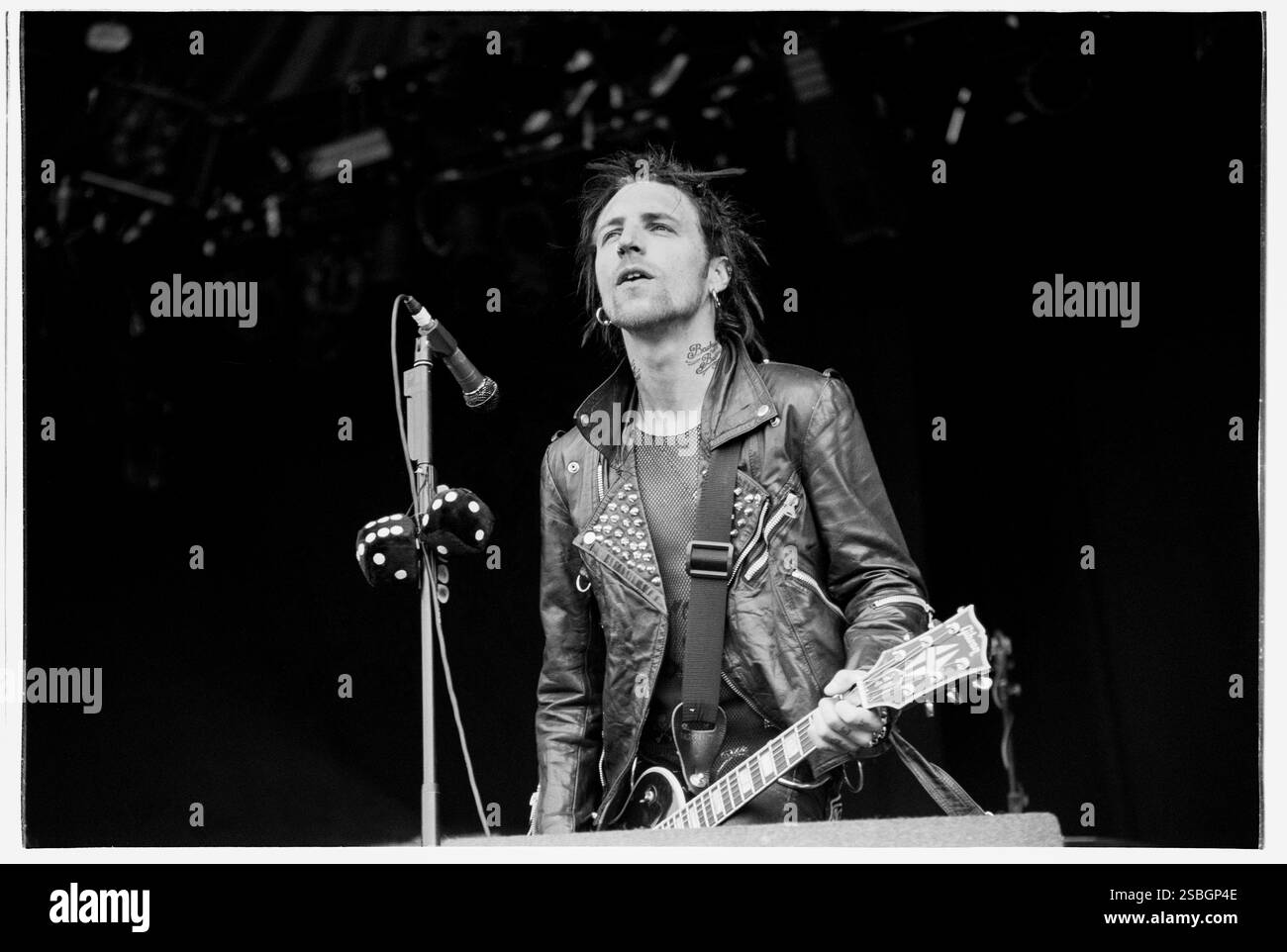 Guns and roses 1987 hi-res stock photography and images - Alamy