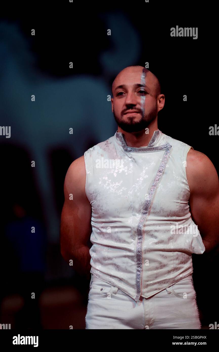 Parade of artists at the end of the 2025 Golden Manes gala, Kevin ...