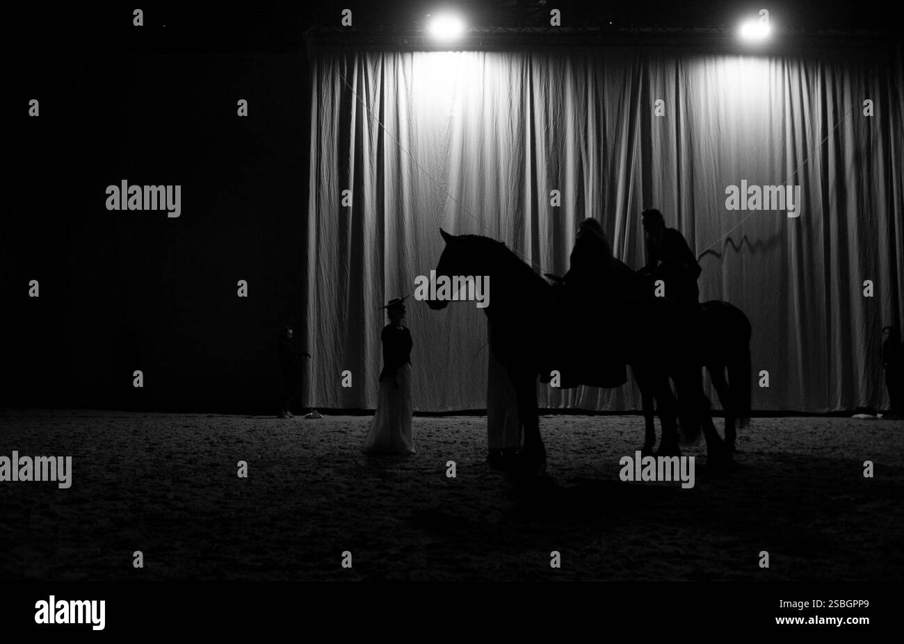 Camille and Manolo “the Centaur Theater”, present their show “Between ...