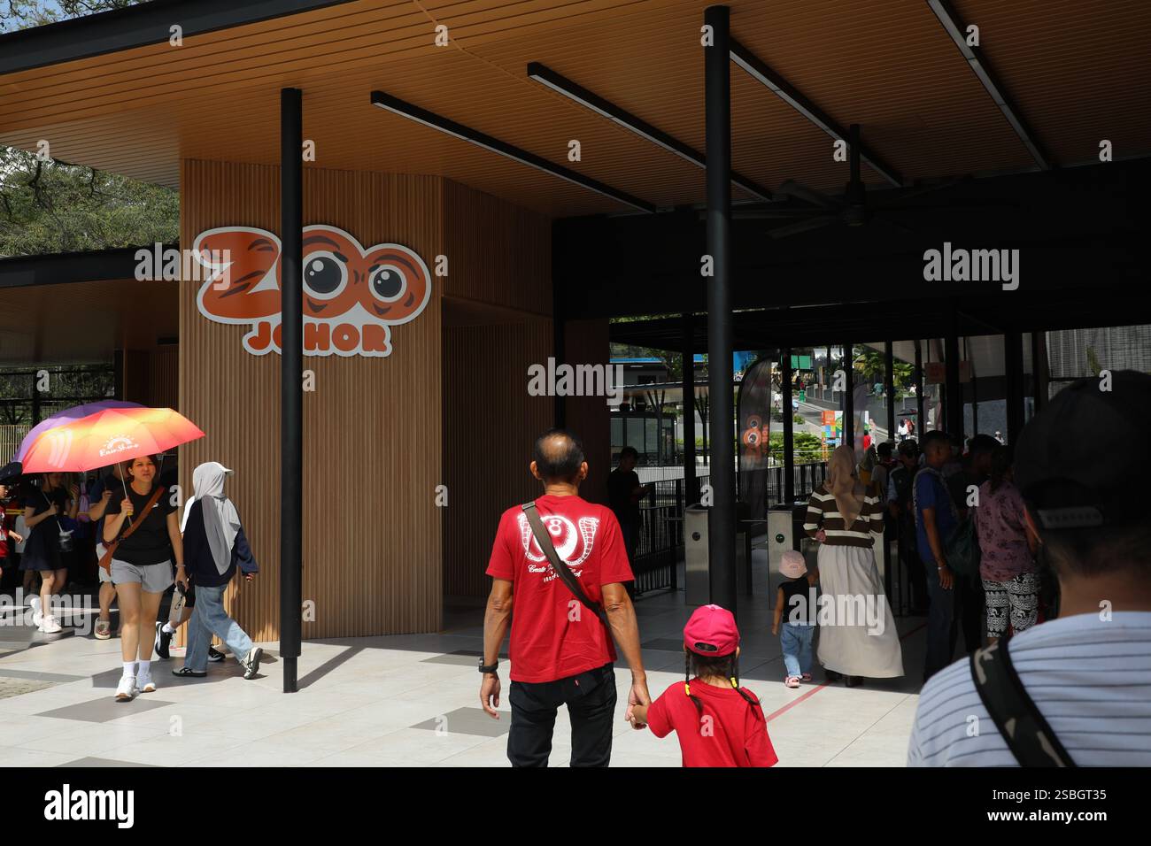 Johor Zoo, Jalan Gertak Merah, Taman Istana, 80000 Johor Bahru ...