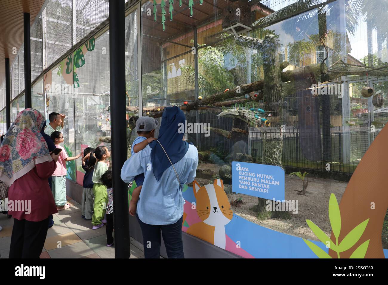 Johor Zoo, Jalan Gertak Merah, Taman Istana, 80000 Johor Bahru ...