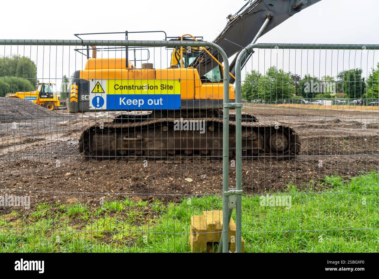 Earth moving machinery on a construction site Stock Photo - Alamy