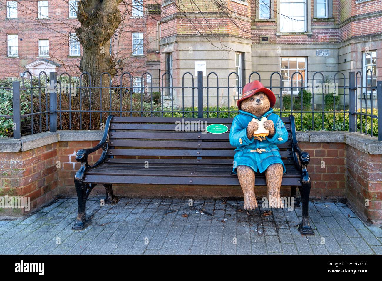 Paddington Bear statue sitting on a bench Stock Photo - Alamy
