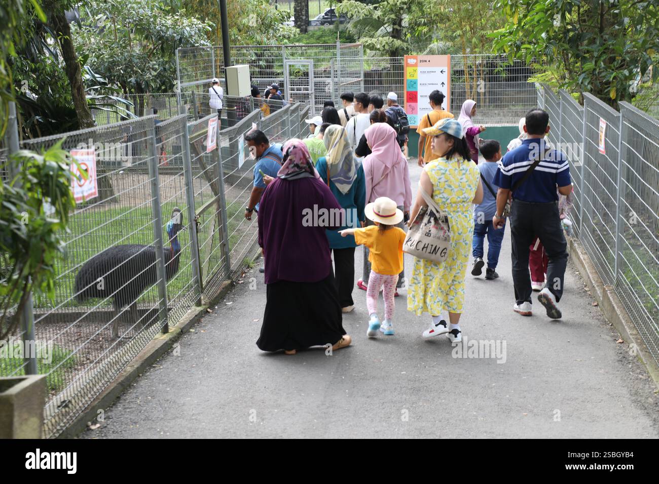 Johor Zoo, Jalan Gertak Merah, Taman Istana, 80000 Johor Bahru ...